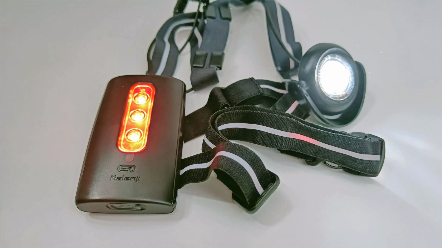 Im Dunkeln laufen – mit Lauflampen von Decathlon | Harlerunner